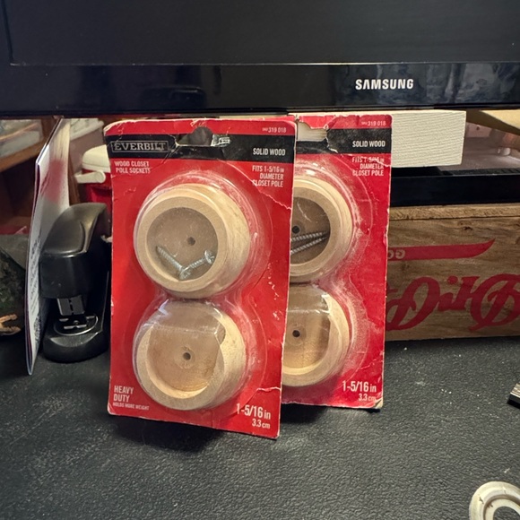 Accents | Nwt Everbilt Wood Closet Pole Sockets 2 Complete Packages ...